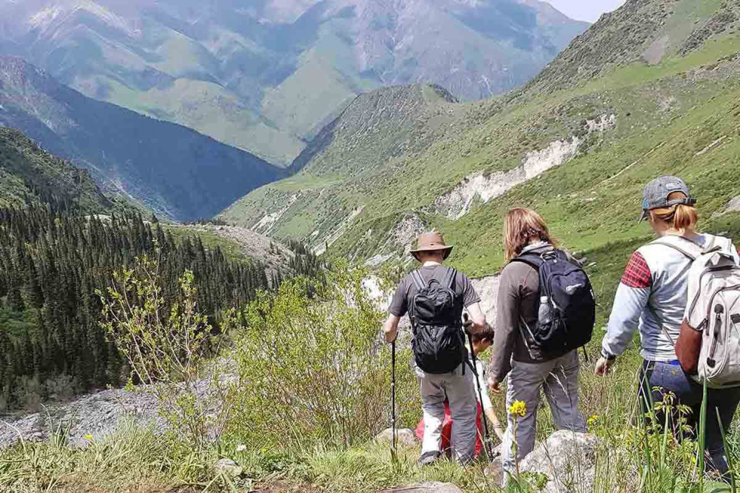 Kyrgyzstan Hiking Tour | In the Footsteps of Nomads Trek