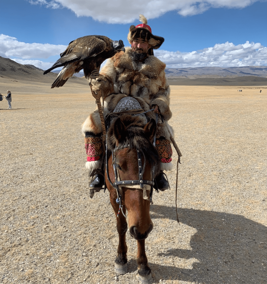 Mongolian Eagle Festival | Sagsai Eagle Festival Tour - Yellow Wood ...